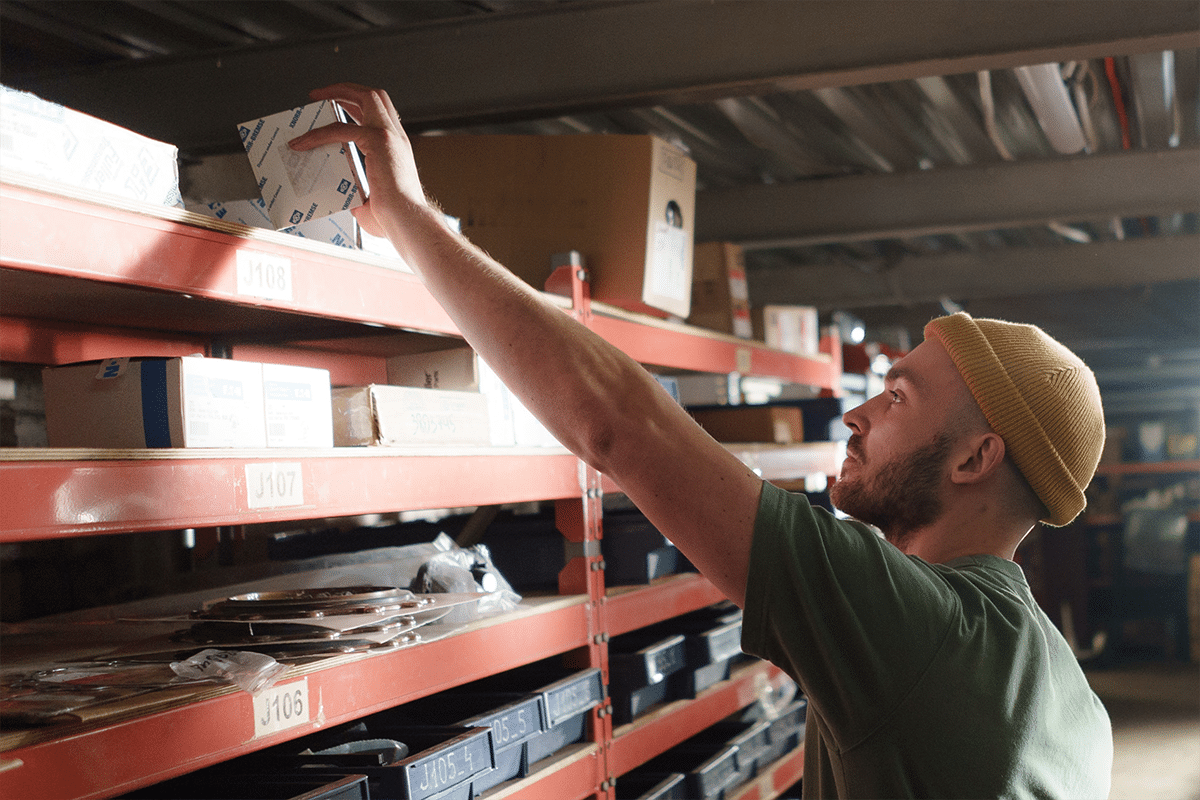 How to Improve Warehouse Efficiency and Reduce Costs. - AMP